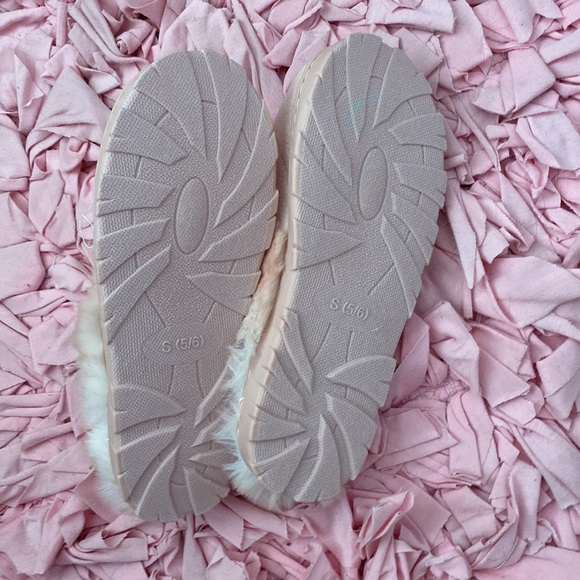 five below | Shoes | Pink Faux Fur Slippers | Poshmark